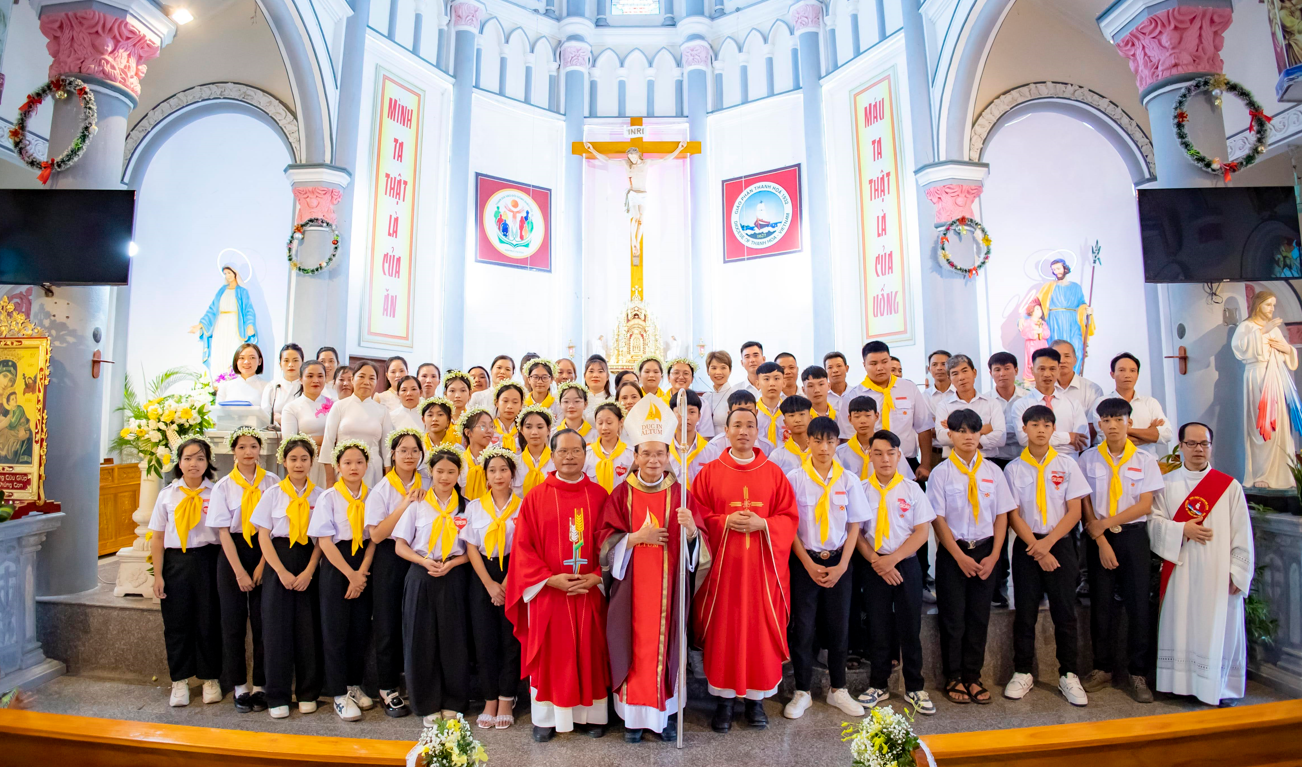 Giáo Xứ Thái Yên: Hồng Ân Lãnh Nhận Ơn Chúa Thánh Thần Và Bí Tích Mình Thánh Chúa | Giáo Phận ...